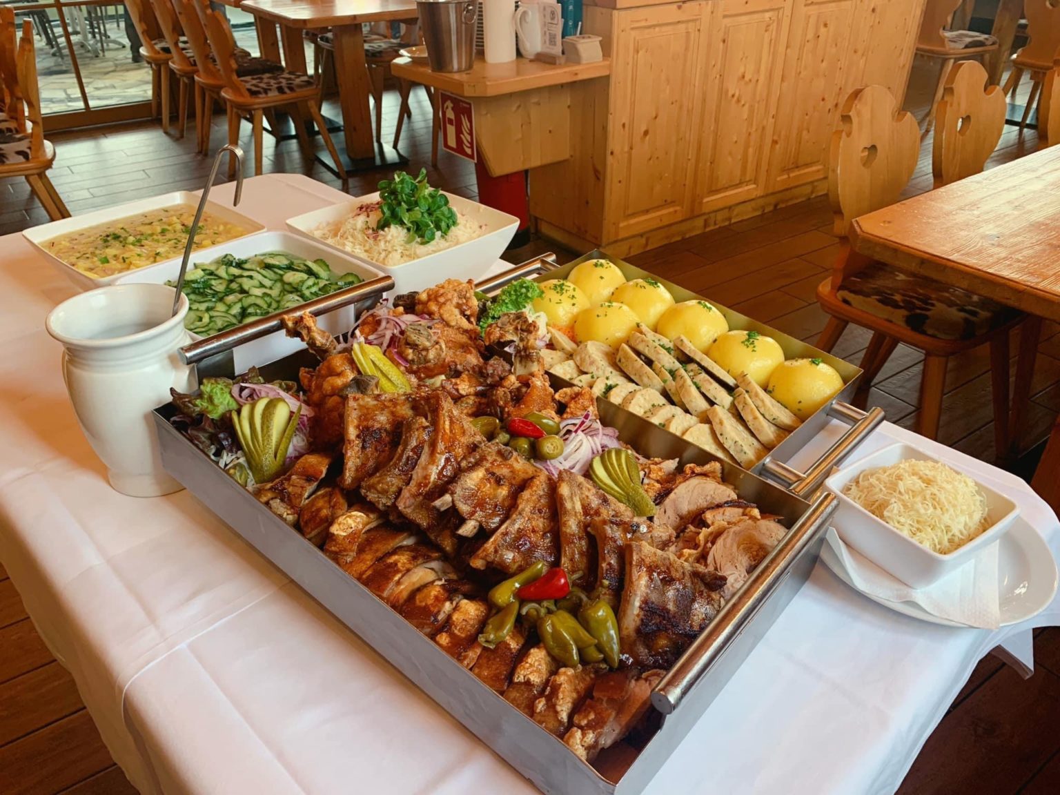 Spanferkelplatte XXL Restaurant Leopoldauer Alm